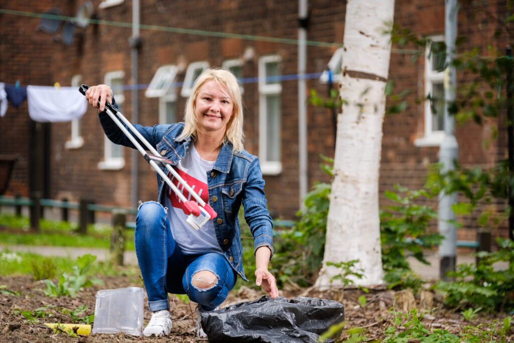 Meet the woman taking on Hull’s litter louts – Hull CC News