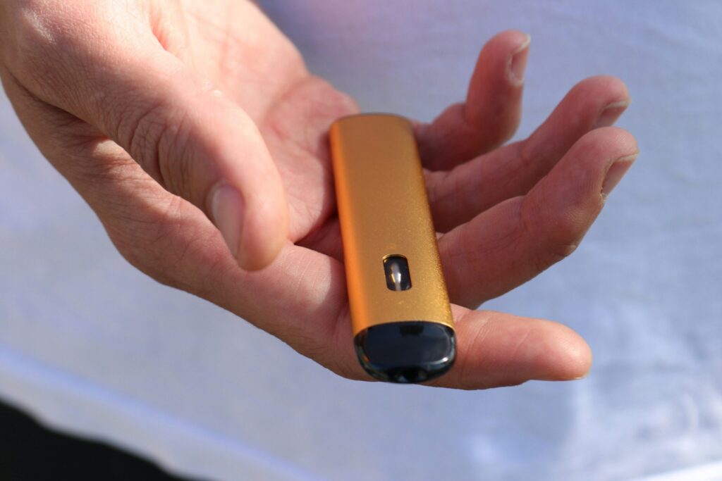 Almost a quarter of people now using vapes to quit smoking – Hull CC News